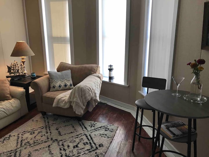Cozy Apartment Near The Lake, With Historic Charm - Lakeview, OH