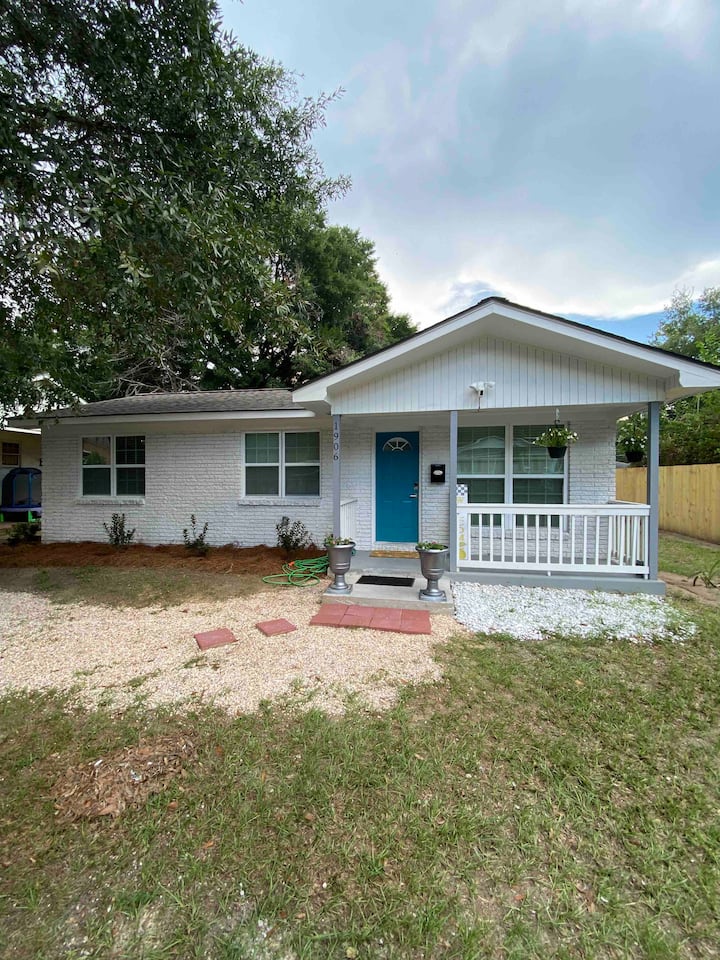 Cozy 3 Bedroom Home, Near Hospital - Savannah, GA
