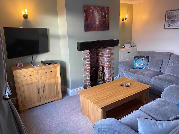 Entire 2 Bed Cottage, Peak District, Buxton. - Longnor