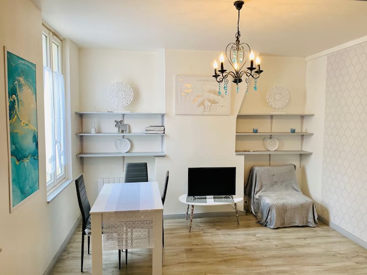 T2 48m2, Hypercentre, Pl. Colbert à Deux Pas - Rochefort, France