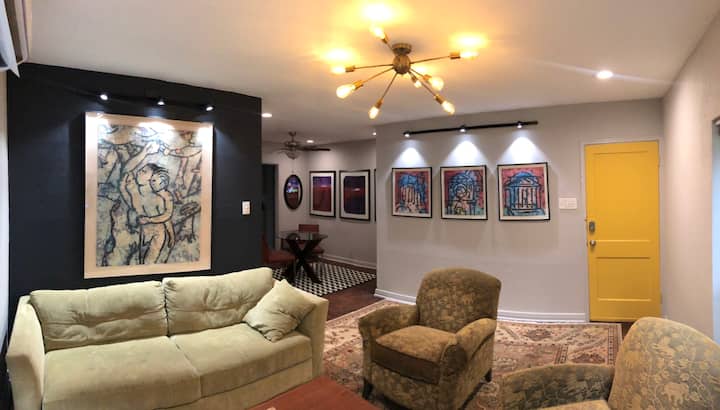 Midcentury Modern Colorful Apt In Montrose - Bellaire, TX