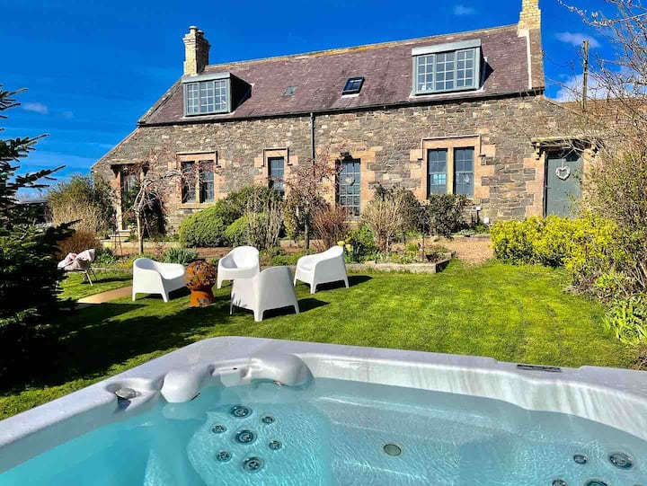 Copper Nut Cottage & Hot Tub - Coldingham
