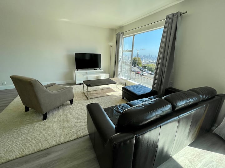 Sunny Large Penthouse Views 2 Bed Above Noe Valley - San Francisco, CA