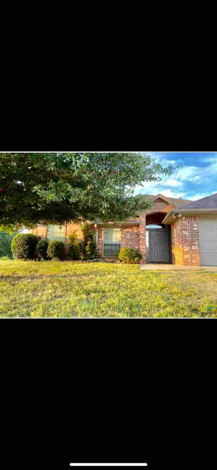 Rocky Ridge
4 Bedroom Home. - Tyler, TX