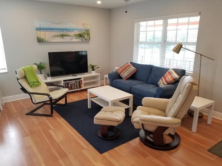 Modern Getaway Minutes To The Beach - Lake Worth, FL