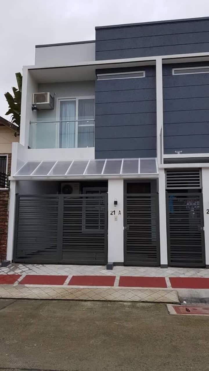 Hiraya Townhouse - 케손시티
