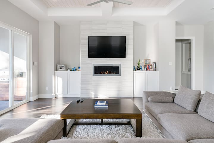 New Single Level Ranch Home By Highland Park With Pool - 