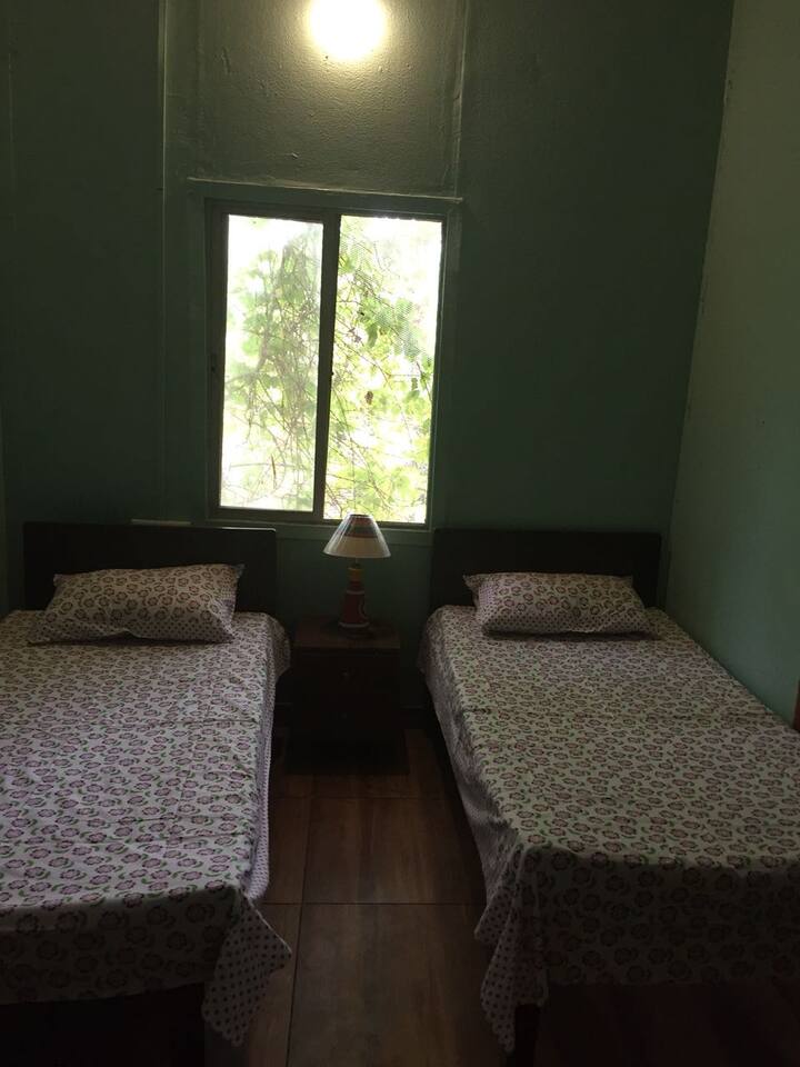 Carpet Sahib Hangout- Trekkers Cabin - Kaladhungi