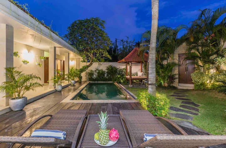 Location! Berawa Beach 3bdr Spacious Pool Villa! - Canggu