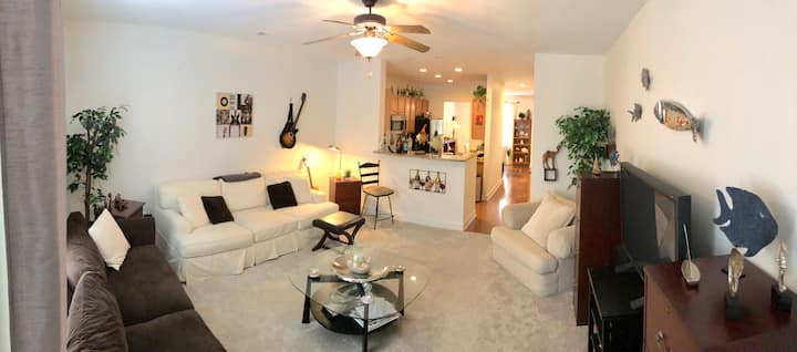Queen Bedroom& Private Bath Lake View - Charleston