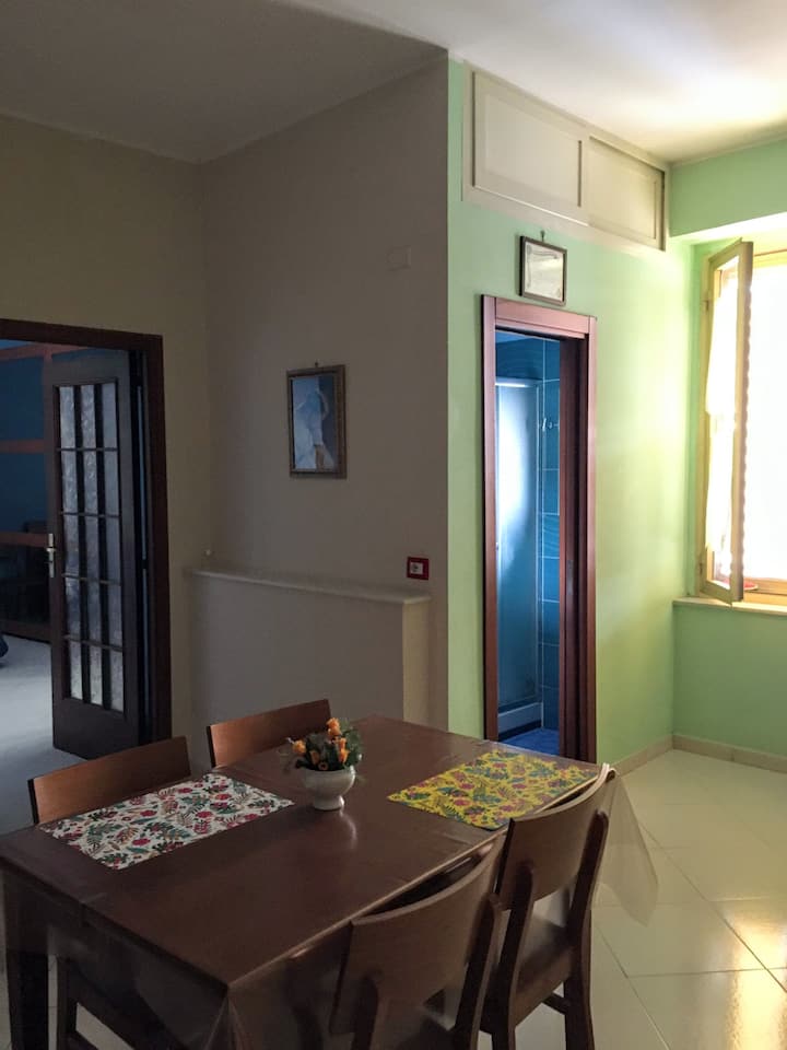 Casa Vacanze-lavoro Emmaus, Napoli In Pieno Centro - Qualiano