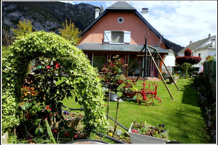 Gîte Le Béout : Découvrez Lourdes Et Les Pyrénées - Argelès-Gazost