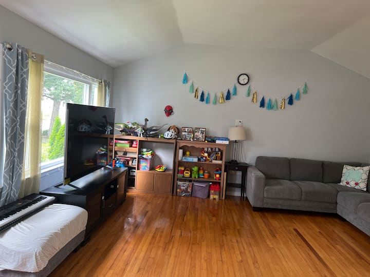 Cheerful 3-bedroom Cozy Home With Free Parking - Stamford, CT