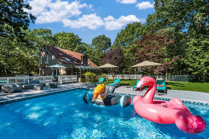 East Hampton Sunny Heated Swimming Pool.  Sunroom. - The Hamptons, NY
