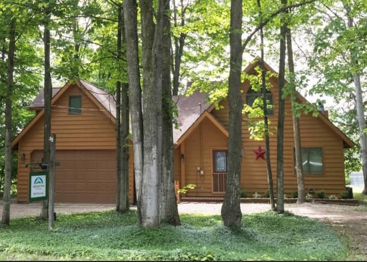 Highland View Cottage Of Harbor Springs - Harbor Springs, MI