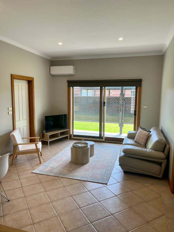 Skye - Handy Location For Anyone - Cranbourne
