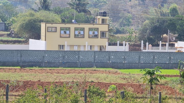 Beautifully Located Farm House With A Fantastic View Of The Fields And Hills Around. Located On A 1 Acre Land With Ample Space To Play Cricket, Futsol, Tennis & Badminton. It Has A Neat Garden And Variety Of Trees. 3 Bedrooms With On Premise Parking. - Yelagiri