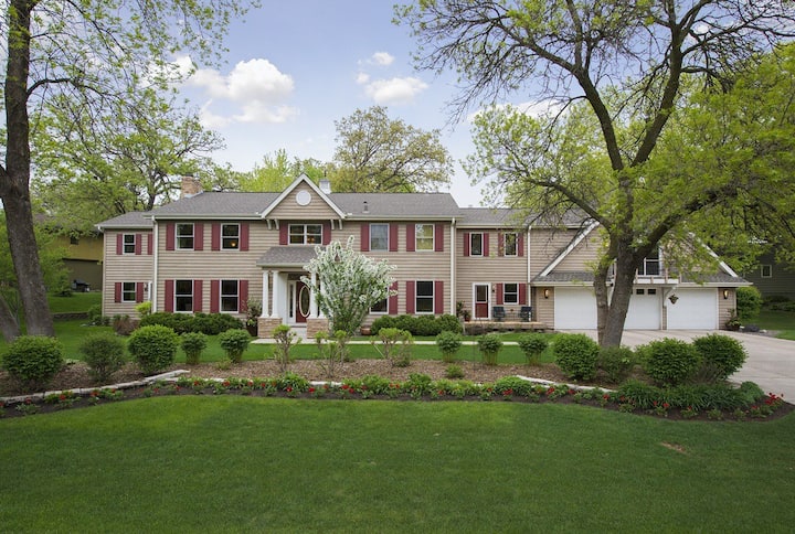 Luxury 5500 Sq Ft  Executive Home - Minnetonka, MN