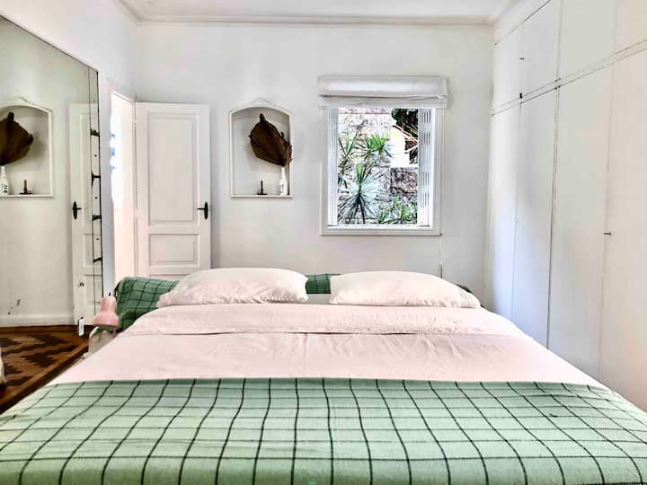 "Timeless Charm’ - 100-year-old Stone House - Copacabana