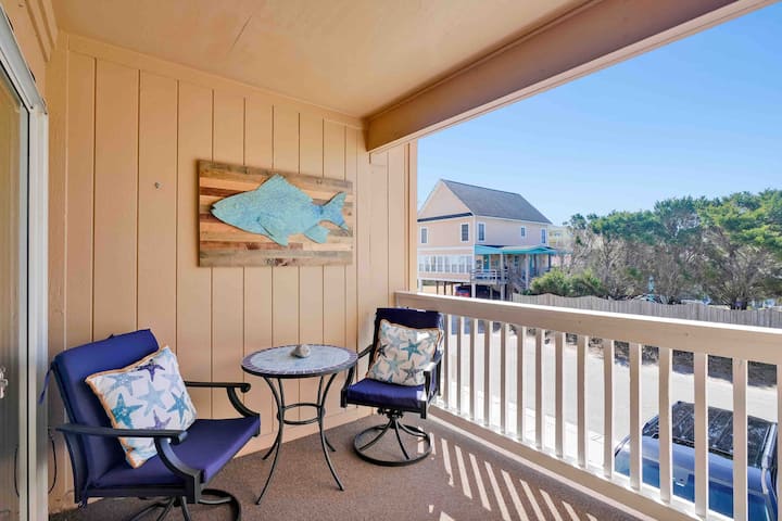 Ocean Breeze Retreat-beach Access Across Street - Carolina Beach, NC