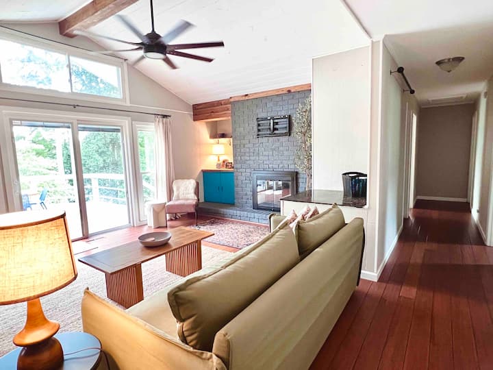 Waterfront Cottage On Watts Bar Lake, View + Dock - Watts Bar Lake, TN