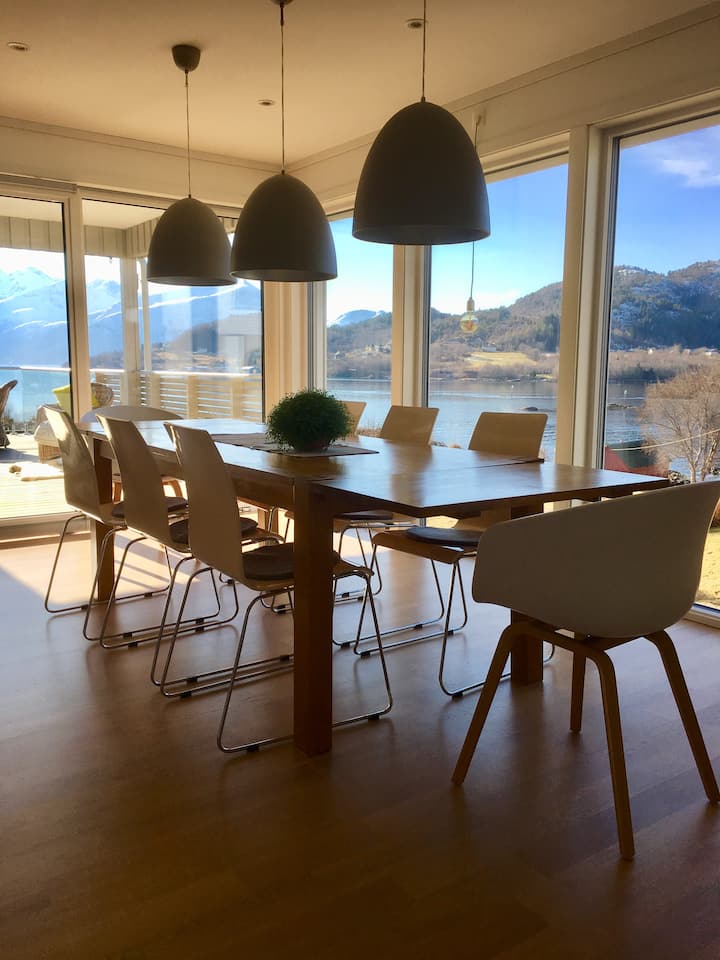 Modern Family Friendly Spacious House By The Sea - Alesund