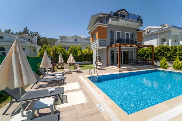 Müstakil Havuzlu ÖLüdeniz'de Merkezi Konumlu Villa - Hisarönü