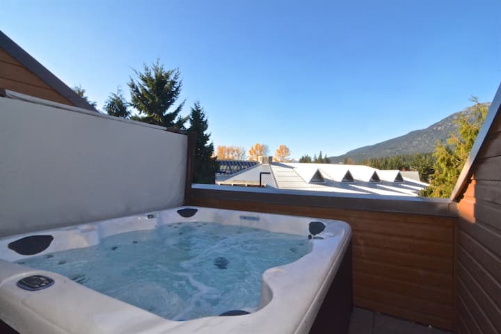 Private Hot Tub - Heart Of The Village - Spacious - Whistler