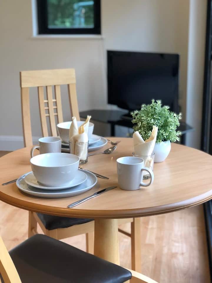 The Summer House (15 Mins To Lgw / Secure Parking) - Crawley