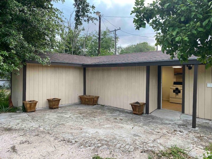 Private Tiny House Dwtn Mcallen. - McAllen