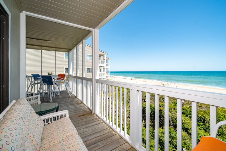 Oceanfront 4 Bedroom 4 Bath At Beacon's Reach - Pine Knoll Shores, NC