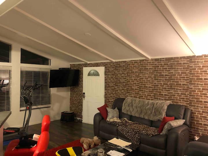 Room In House With Great Views! - Los Angeles, CA