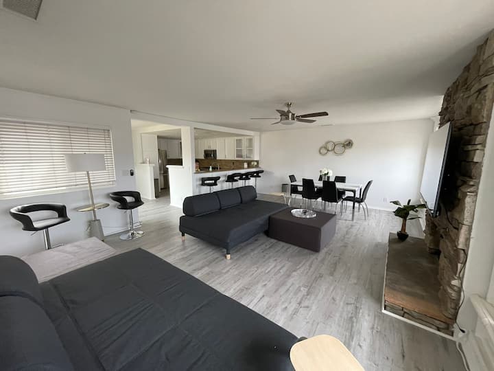 Modern Beach Get Away. - Newport Beach, CA