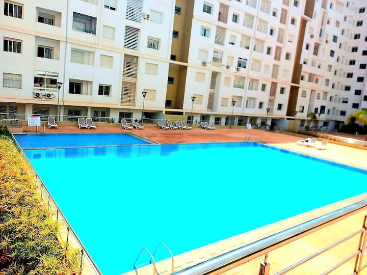 Cosy Appartement, Vue Piscine, Ensoleillé & Wi-fi - Agadir