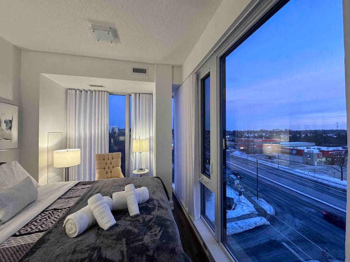 Luxury 1-bedroom Condo On Yonge St Richmond Hill - Ontario