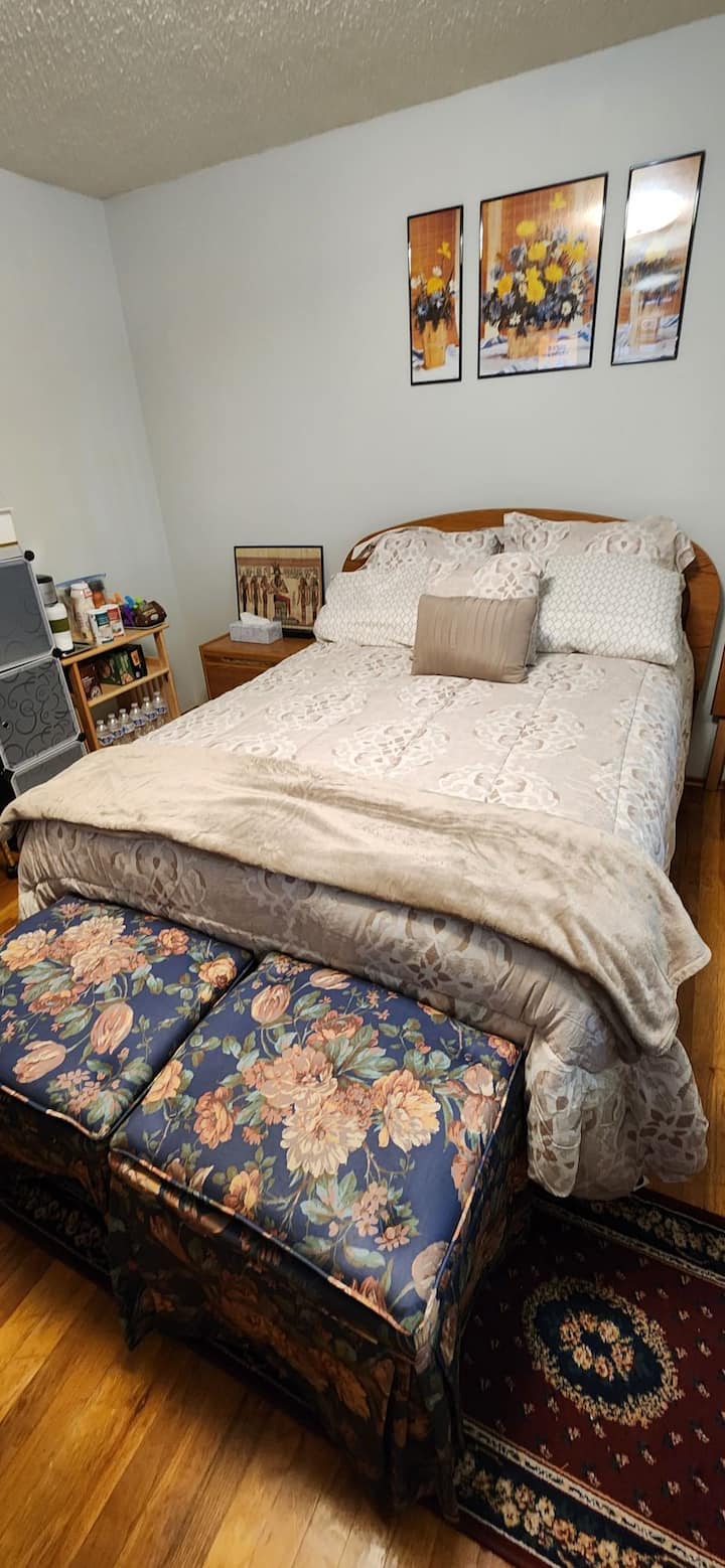 This Wonderful Spacious Place, Is 1,100 Sq.ft. - Kent, WA