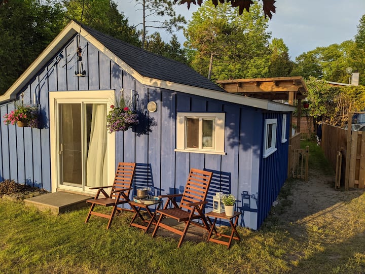 Charming 40’s Riverfront Cottage W/ Water Access - Sauble Beach