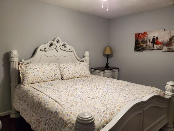 Congenial-stay (King Bed 5 Minutes From Ft. Bragg) - 費耶特維爾