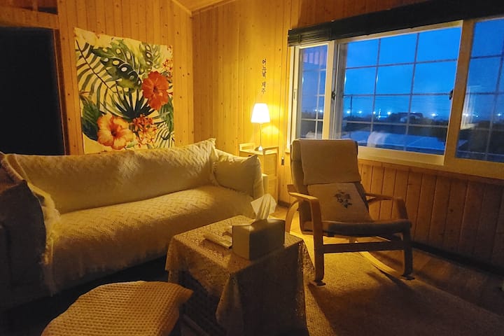 [어느날제주-애월] /벽난로/불멍/감성/애월에 먼바다와 한라산전망 - Jeju