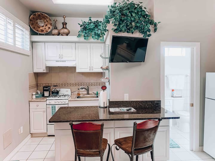 Private Sun City Eastside Guesthome - El Paso, TX