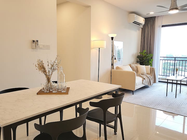 [Panoramic Skyline 15 Min Ciq - 6 Person 3 Rooms] - Johor Bahru