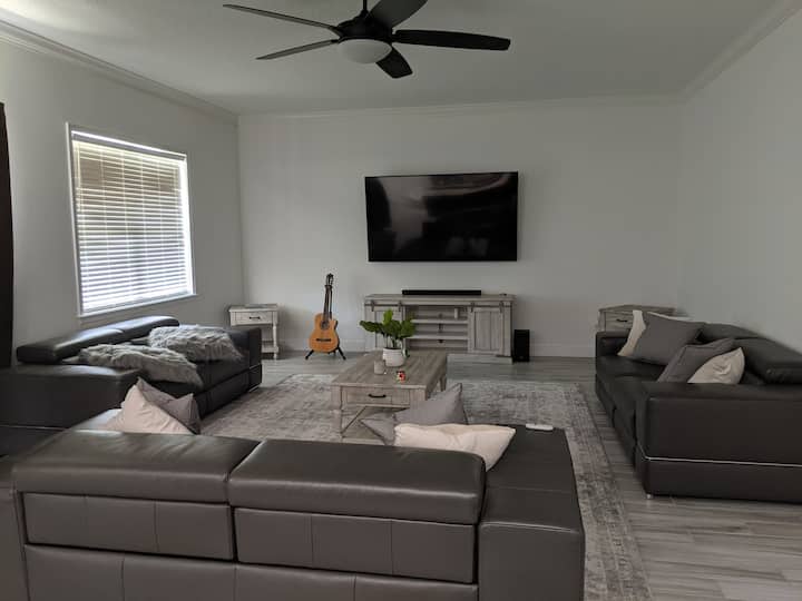 Guest Room With Private Bathroom - Ocoee, FL