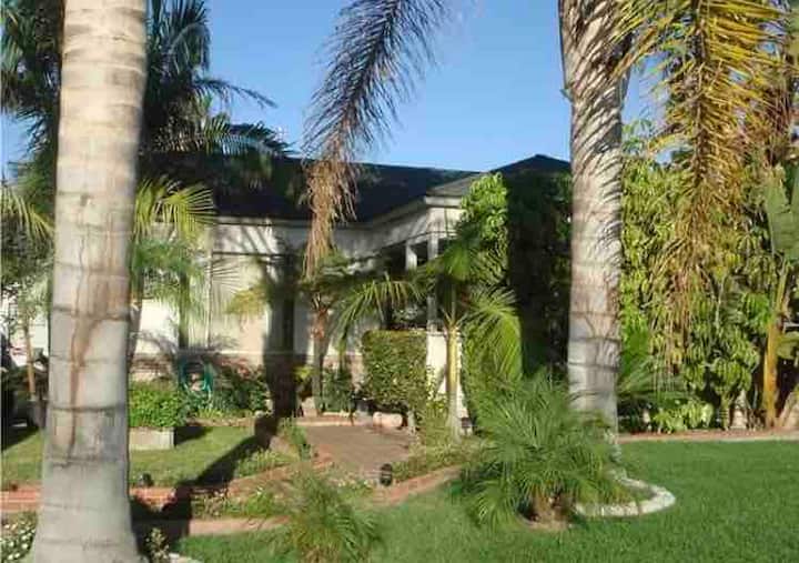 Beautiful Modern Home - Burbank, CA