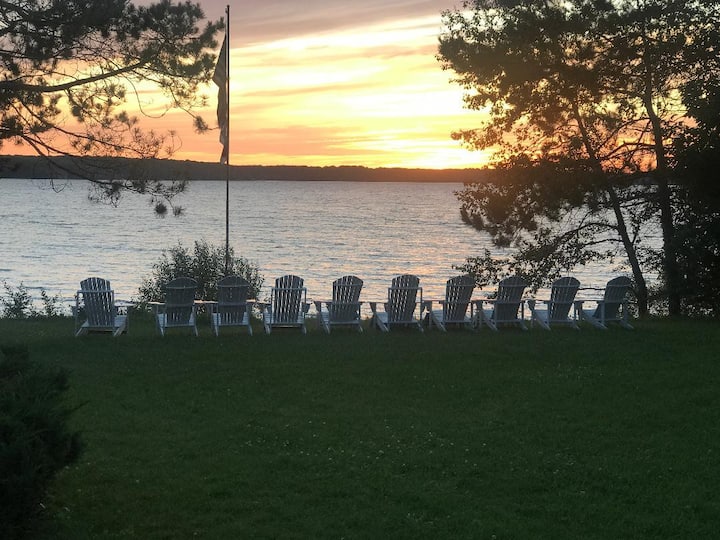 Torchlake Quintessential Cottage - Torch Lake, MI