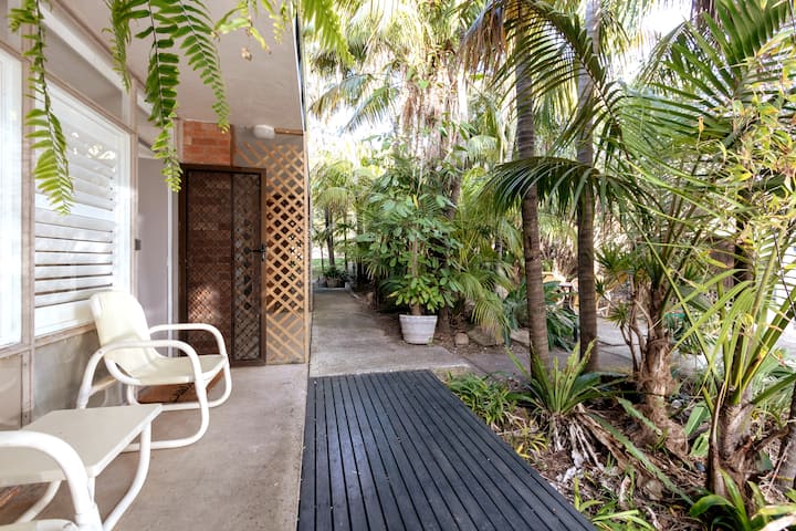 Newport Beach Studio Oasis - 1 X Queen Bed Only - Narrabeen