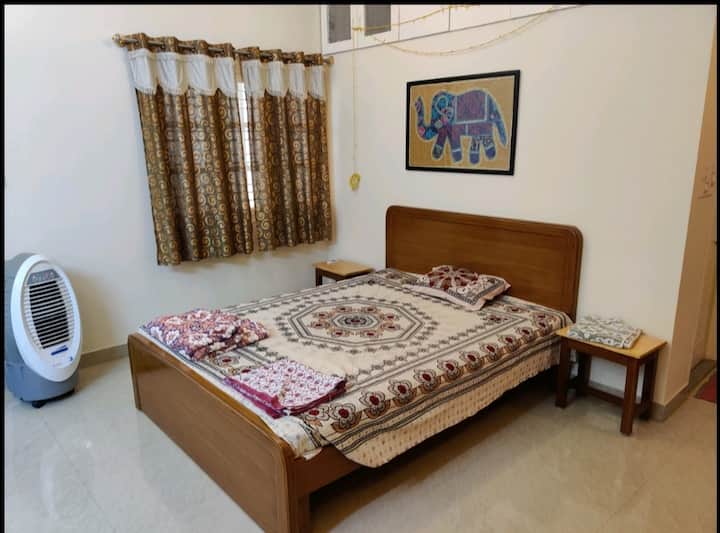 Clean&secure Sleeps 4 W/wifi +Patio - Bengaluru