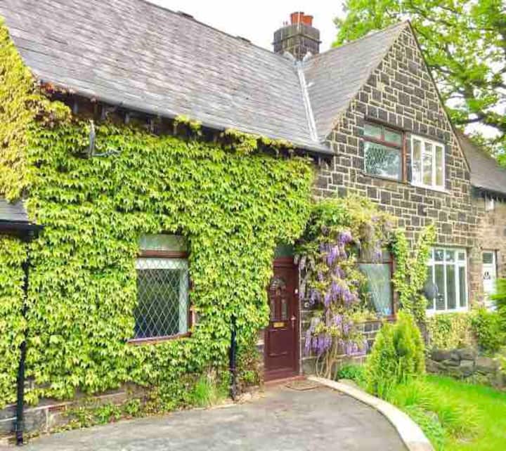 Lovely House In Leeds With Gardens - Leeds