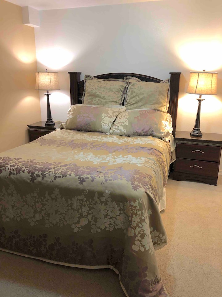 Private, Peaceful Basement W 1 Bdrm.  Sep Entrance - Colorado Springs, CO