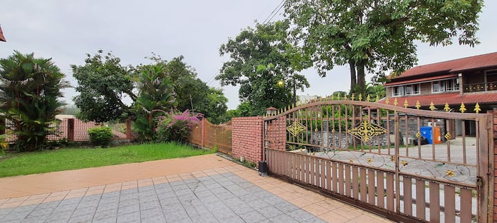 Big Private Muslim Villa Sect 11 Shah Alam (7room) - Klang