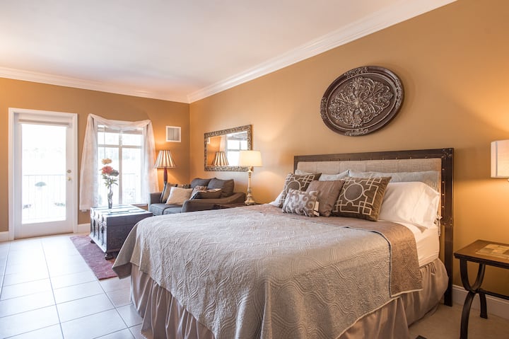 Luxury & Style On The Lake ~ No Resort Fees ~ - Henderson, NV